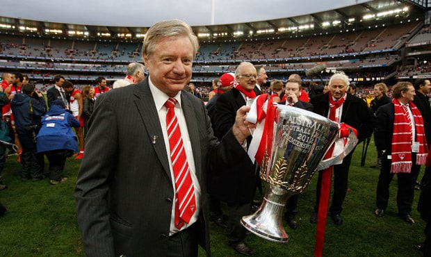 Colless to stand down from Swans