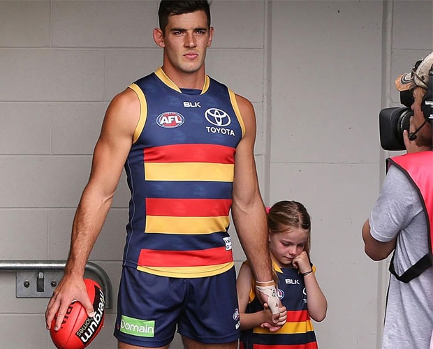 Tex's helping hand goes viral