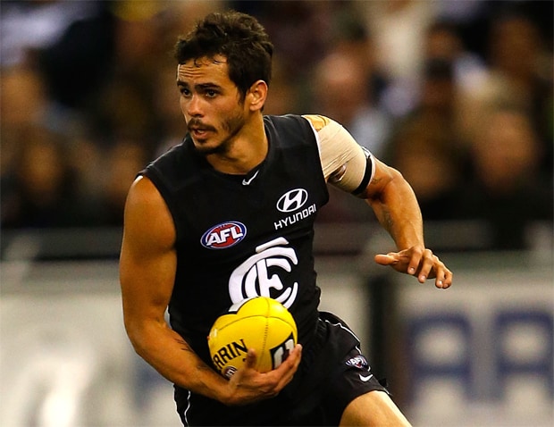 Lucas yet to re-sign