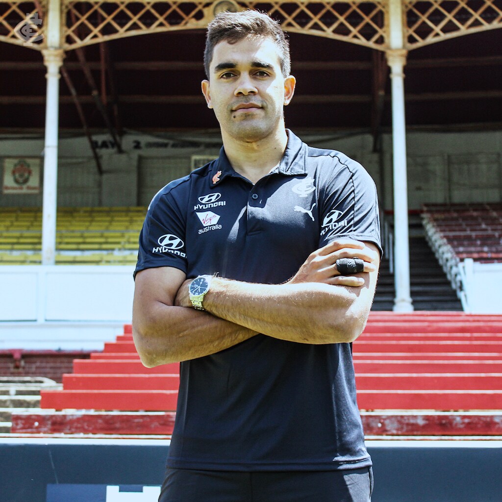 First photos: Martin arrives in Navy Blue