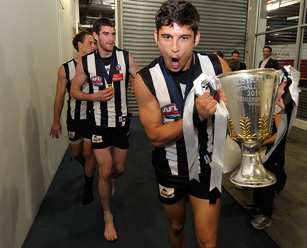 Sharrod signs off