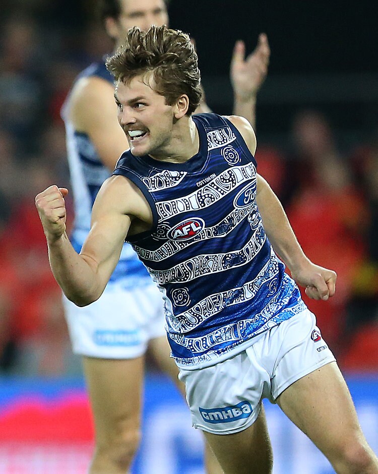 Photo Gallery - Round 10