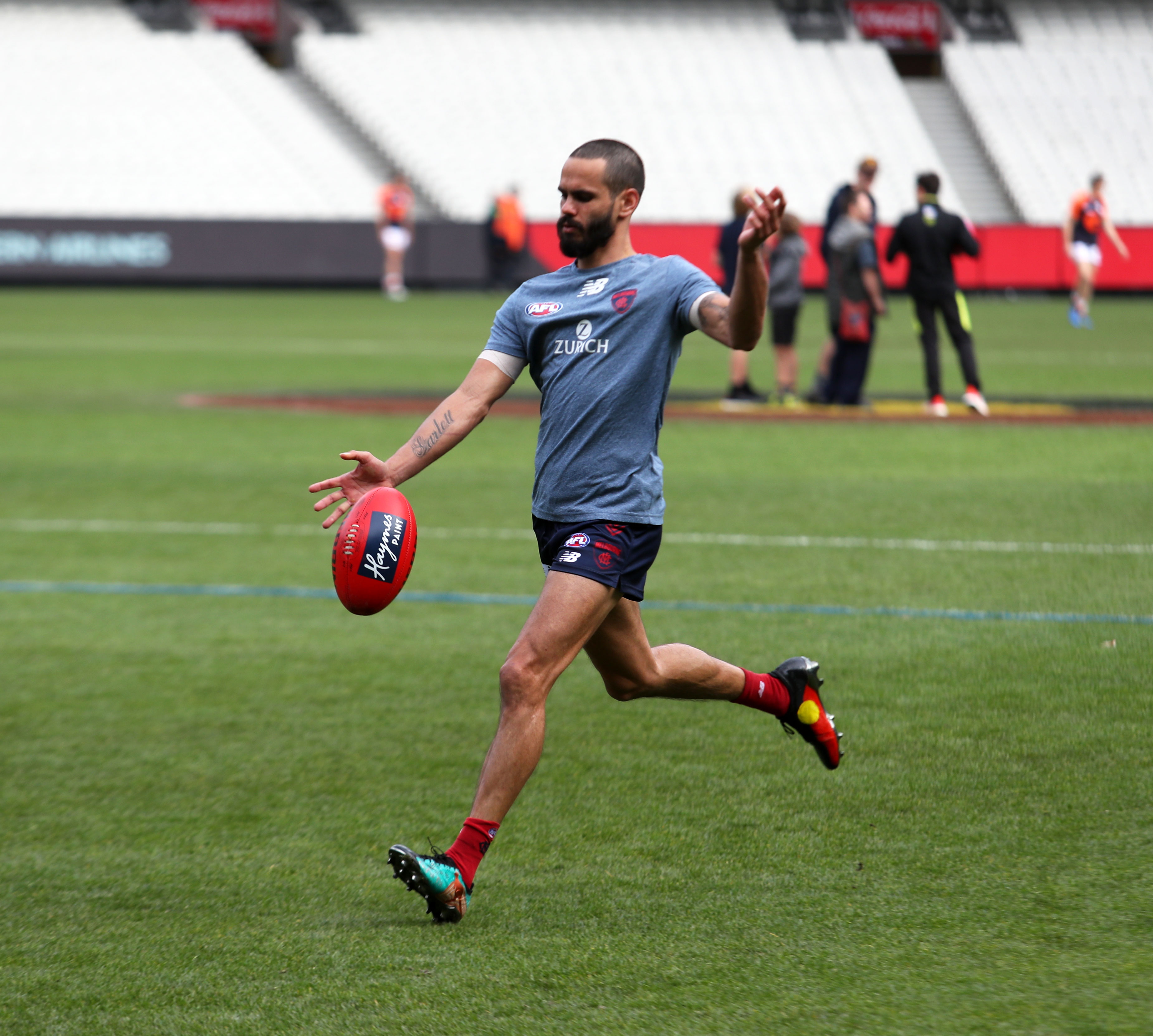 Round 10 in pictures
