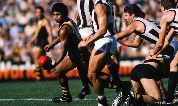 Maurice Rioli enters the Hall of Fame