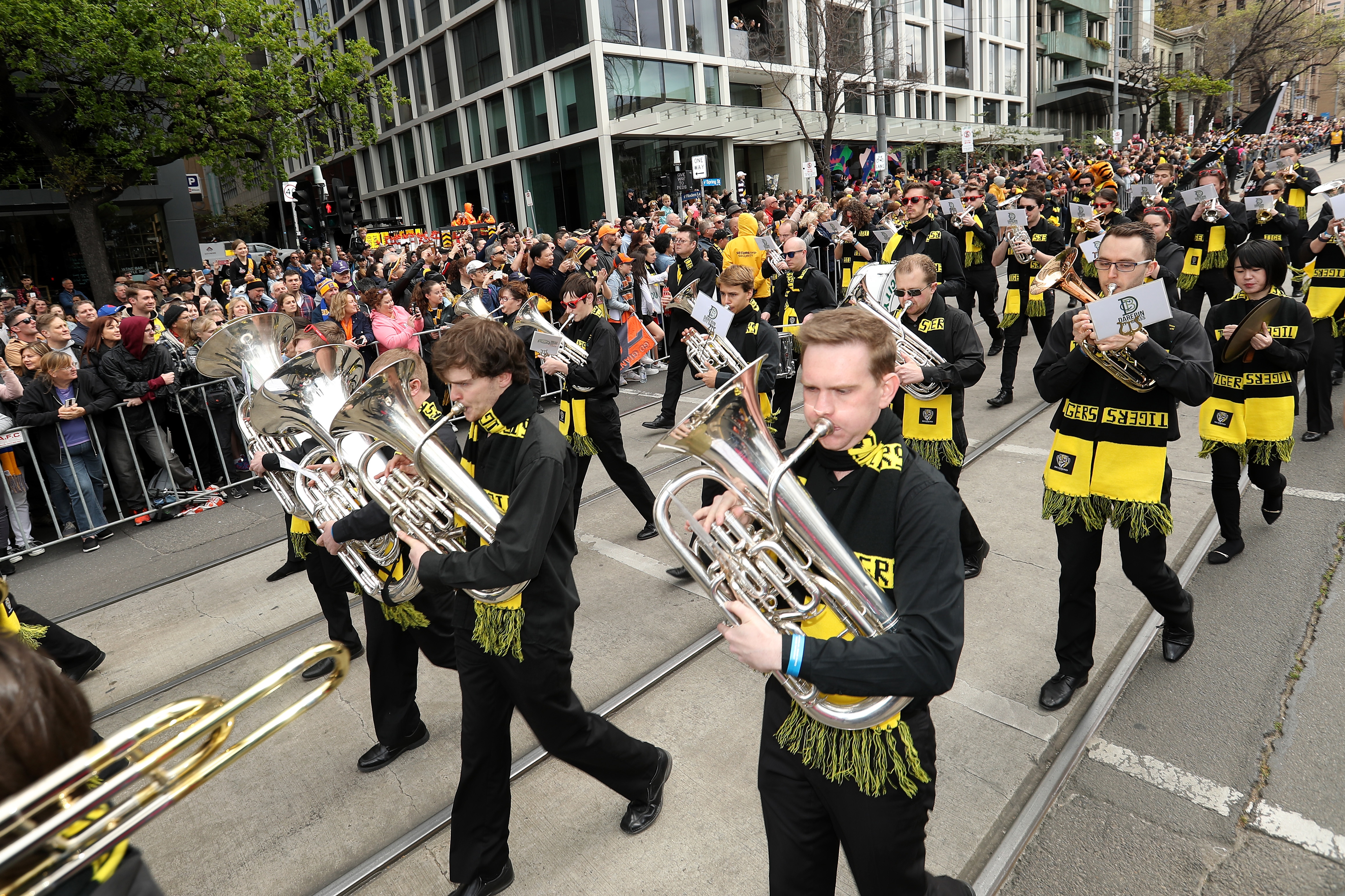 Melbourne painted yellow and black for Grand Final parade