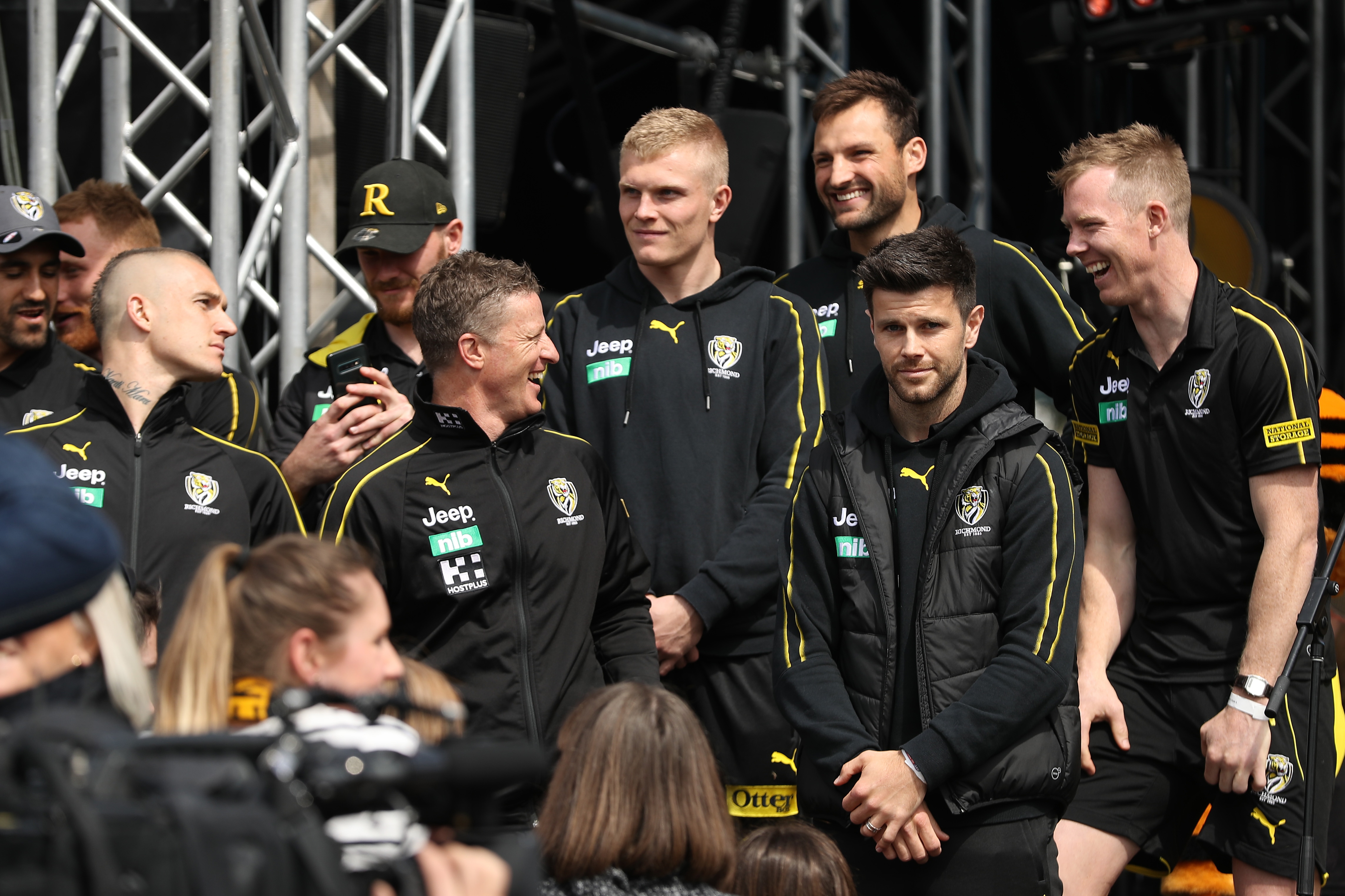 Melbourne painted yellow and black for Grand Final parade