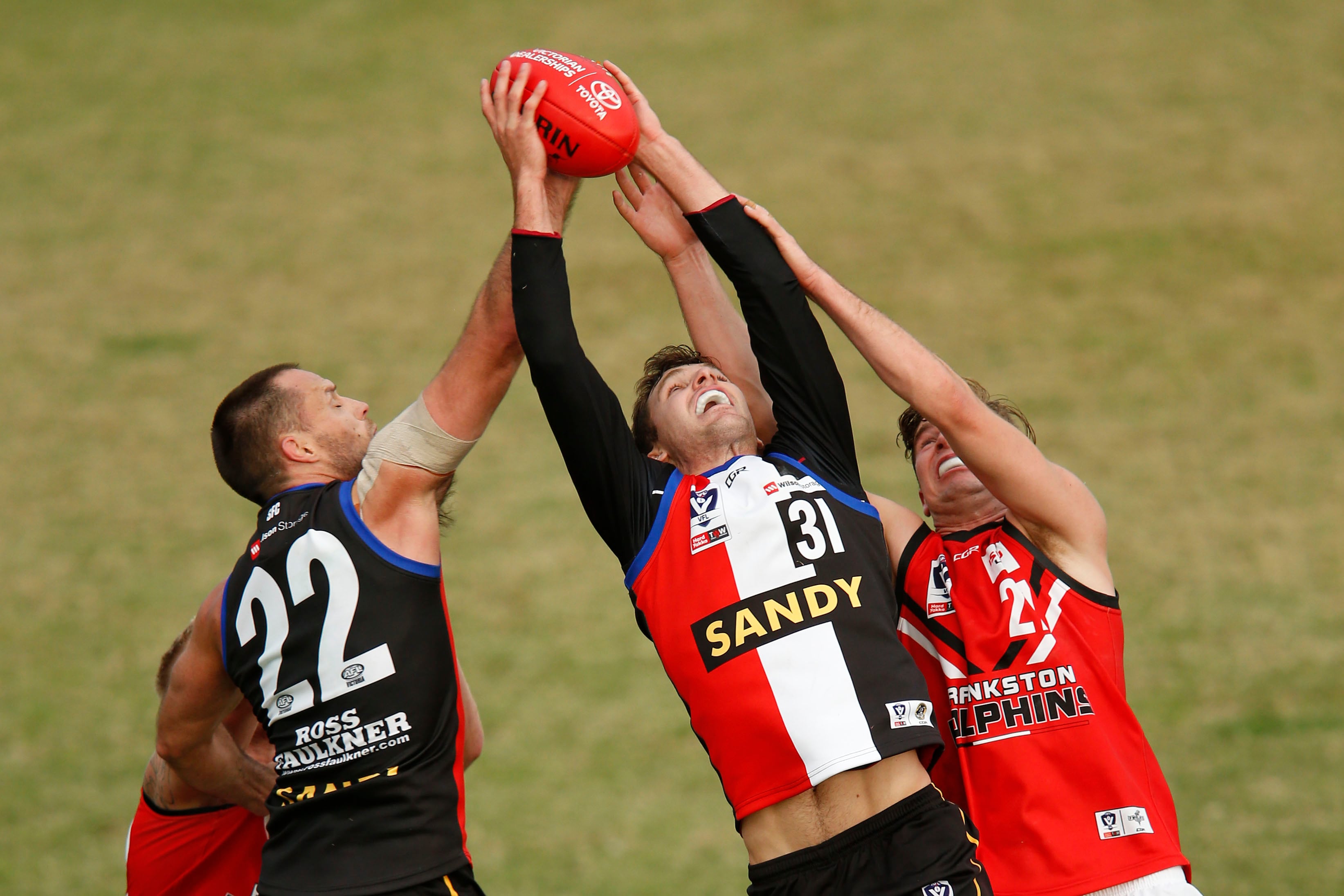 PHOTOS: Footy returns to Moorabbin