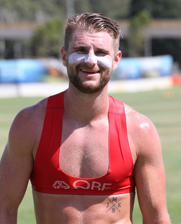 Photos: Monday's session